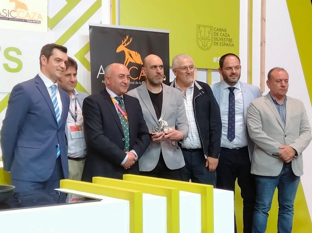 La cocina cinegética de Luis Lera recibe el Premio Asiccaza en el Salón Gourmets - Hostelería en ...